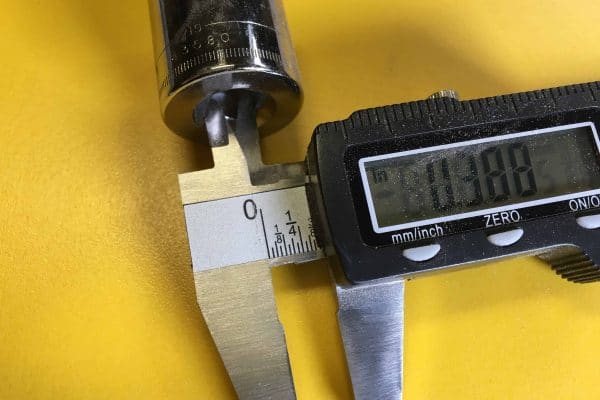 How to use Digital Calipers (The Right Way) - The Geek Pub