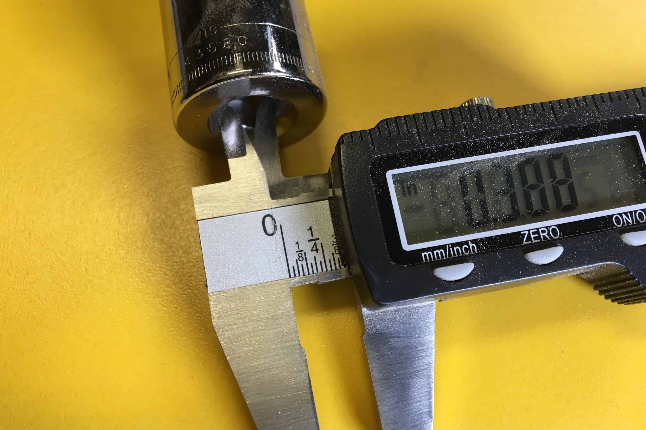How to use Digital Calipers (The Right Way) - The Geek Pub