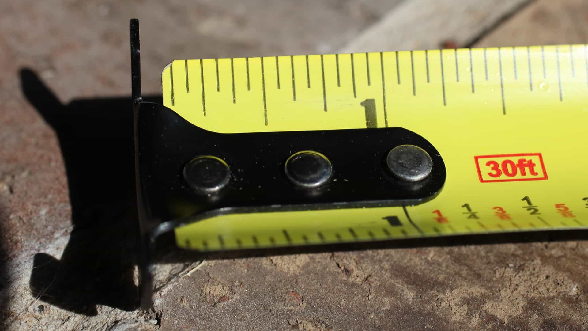 How to use a Tape Measure (The Right Way) - The Geek Pub