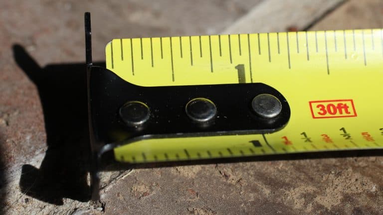 How to use a Tape Measure (The Right Way) - The Geek Pub