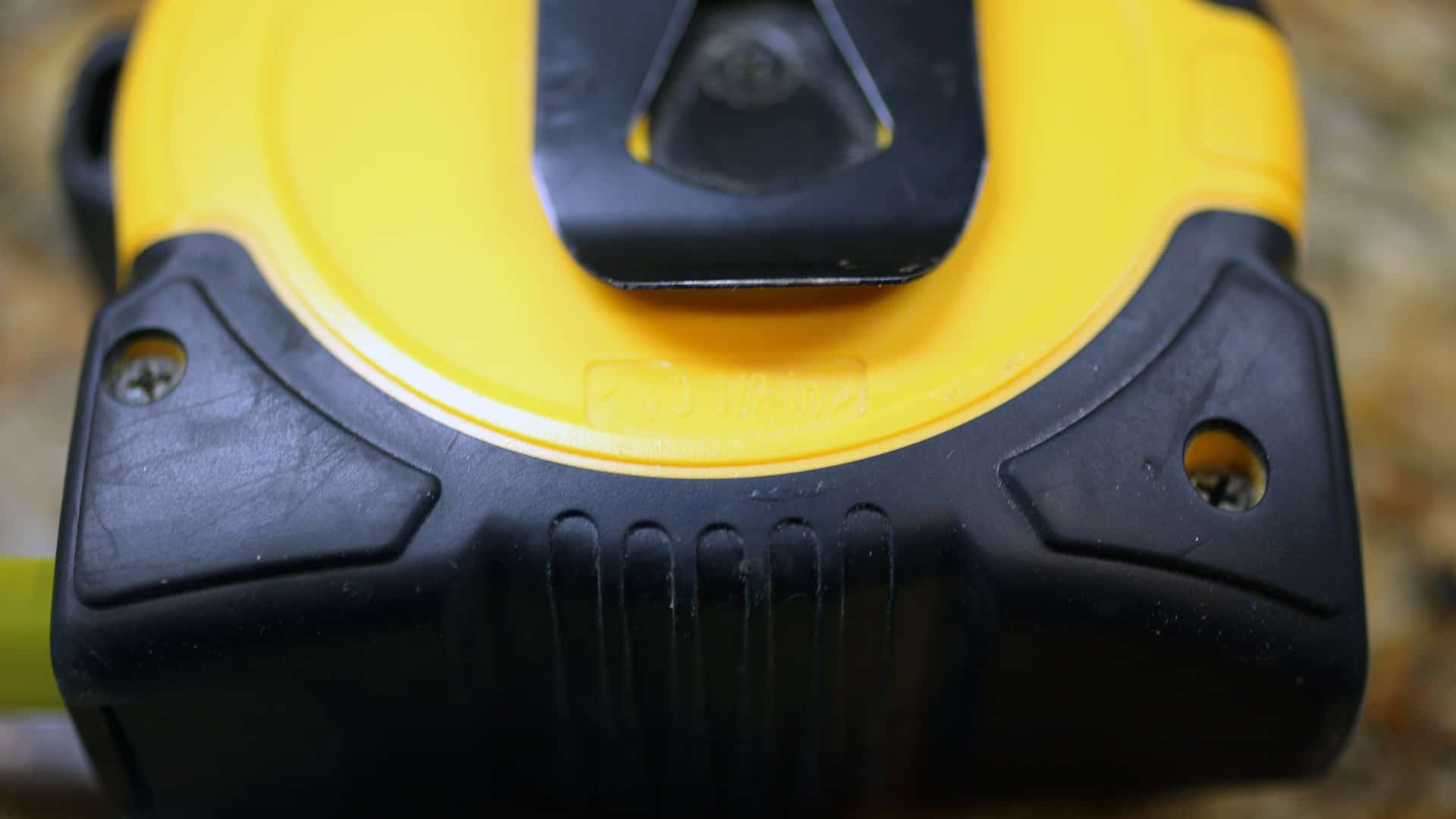 How to use a Tape Measure (The Right Way) - The Geek Pub