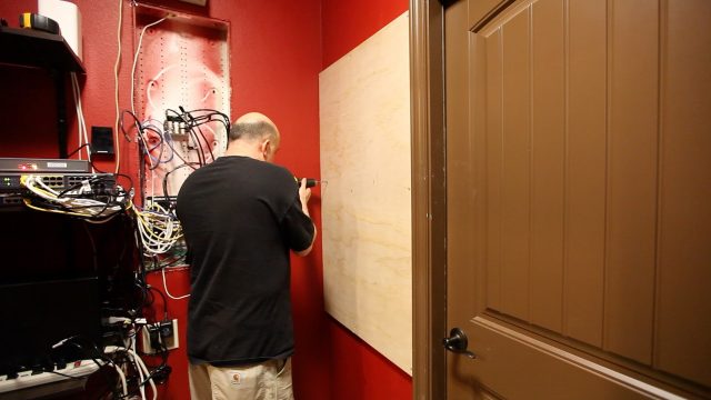 Installing a 19" Network Rack (at home) - The Geek Pub