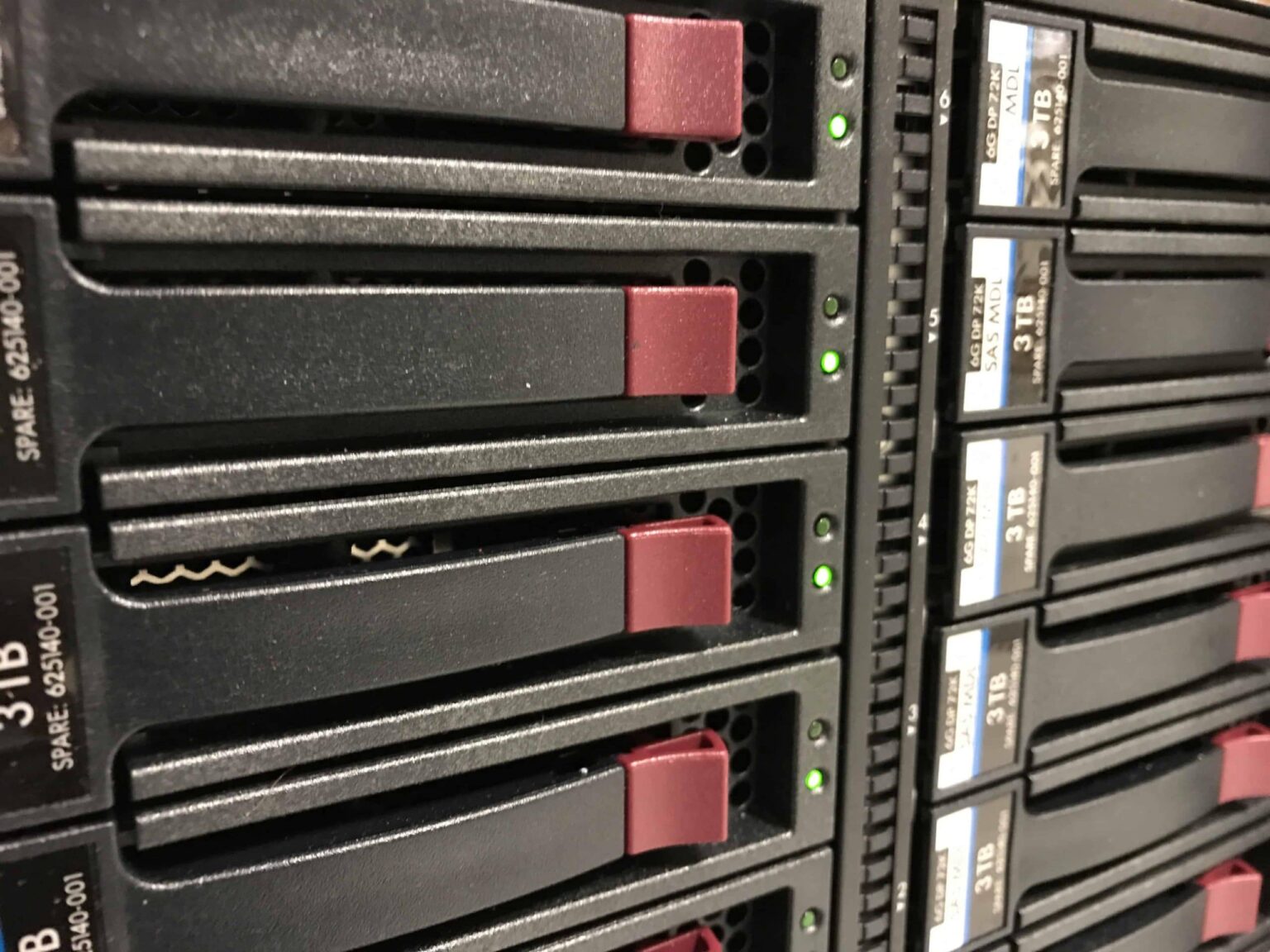 How VMotion Works! (VMotion Explained) - The Geek Pub