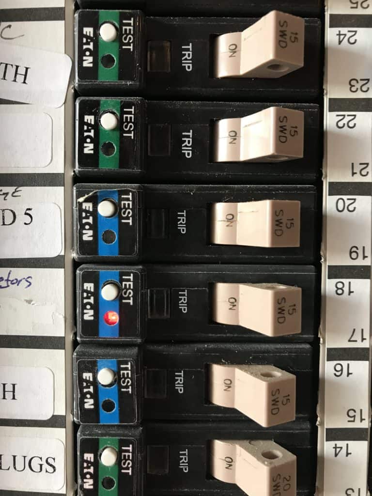 Eaton Breaker Flashing Red - The Geek Pub