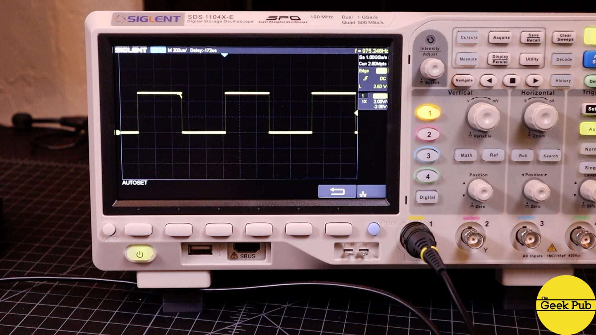 Oscilloscope Tutorial (Learn the Basics) - The Geek Pub