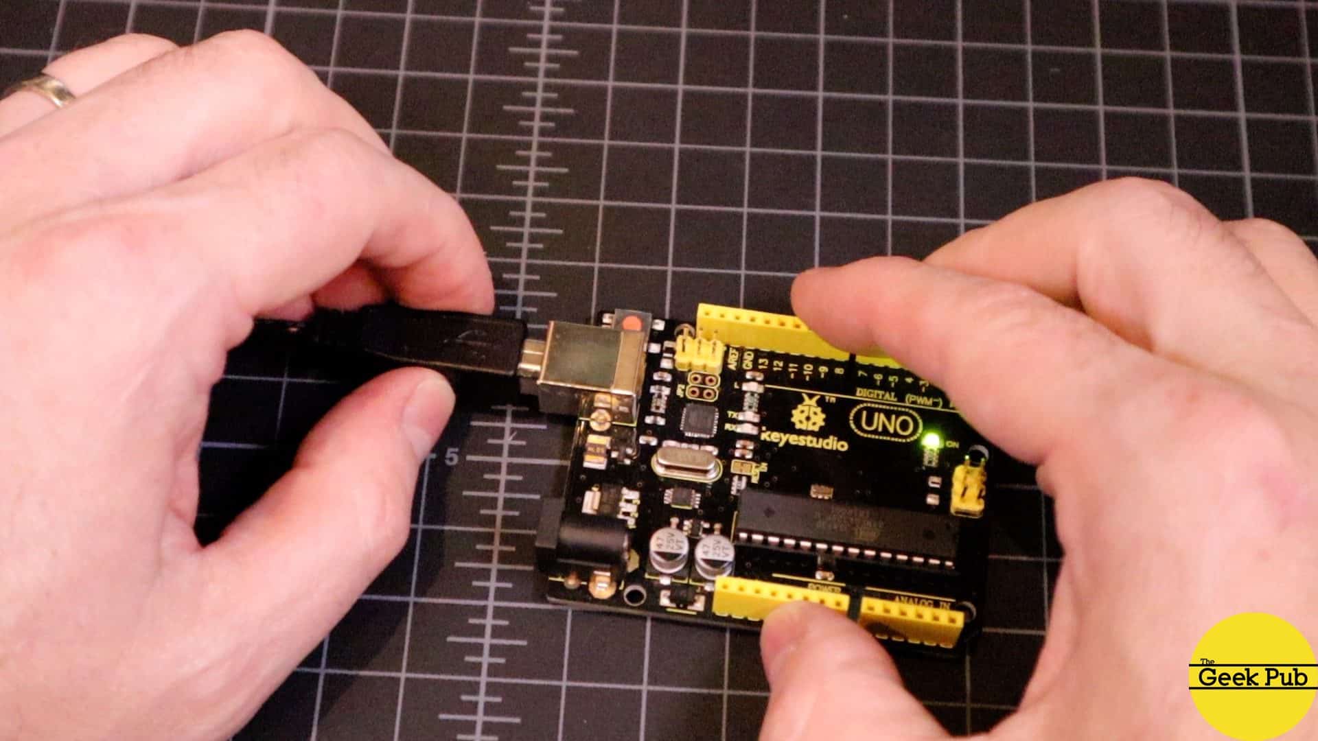 Oscilloscope Tutorial (Learn the Basics) - The Geek Pub