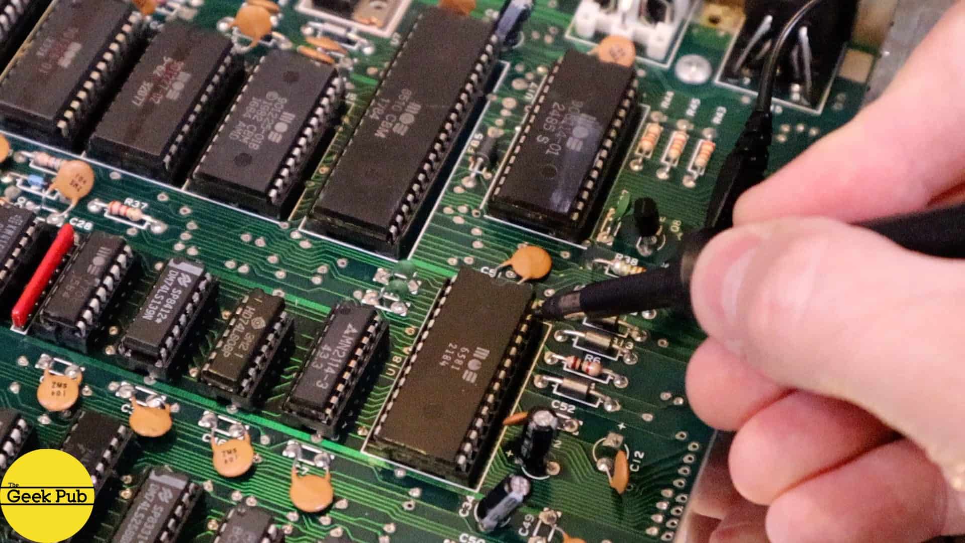 Oscilloscope Tutorial (Learn the Basics) - The Geek Pub
