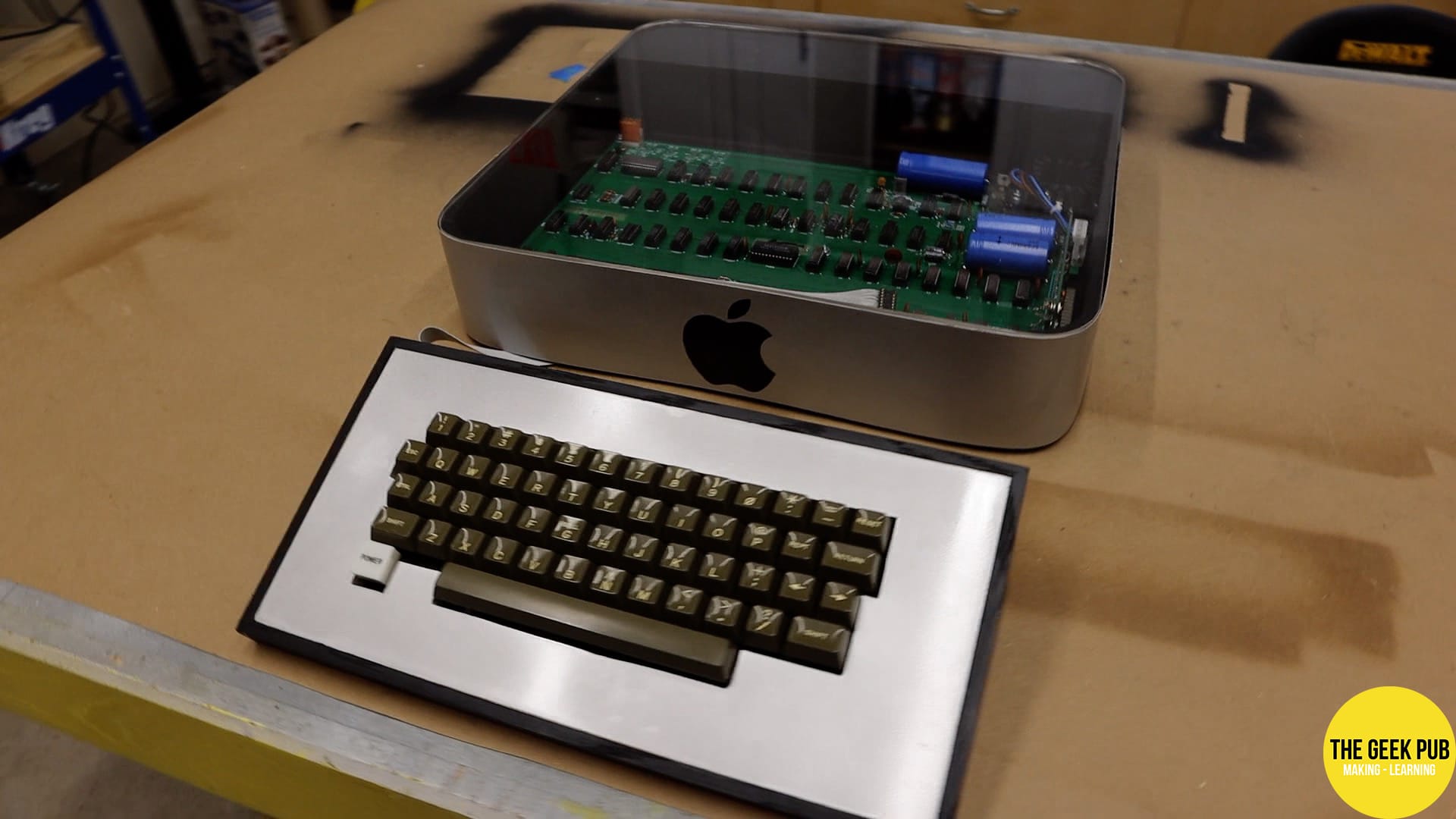 The Apple 1 Case - The Geek Pub